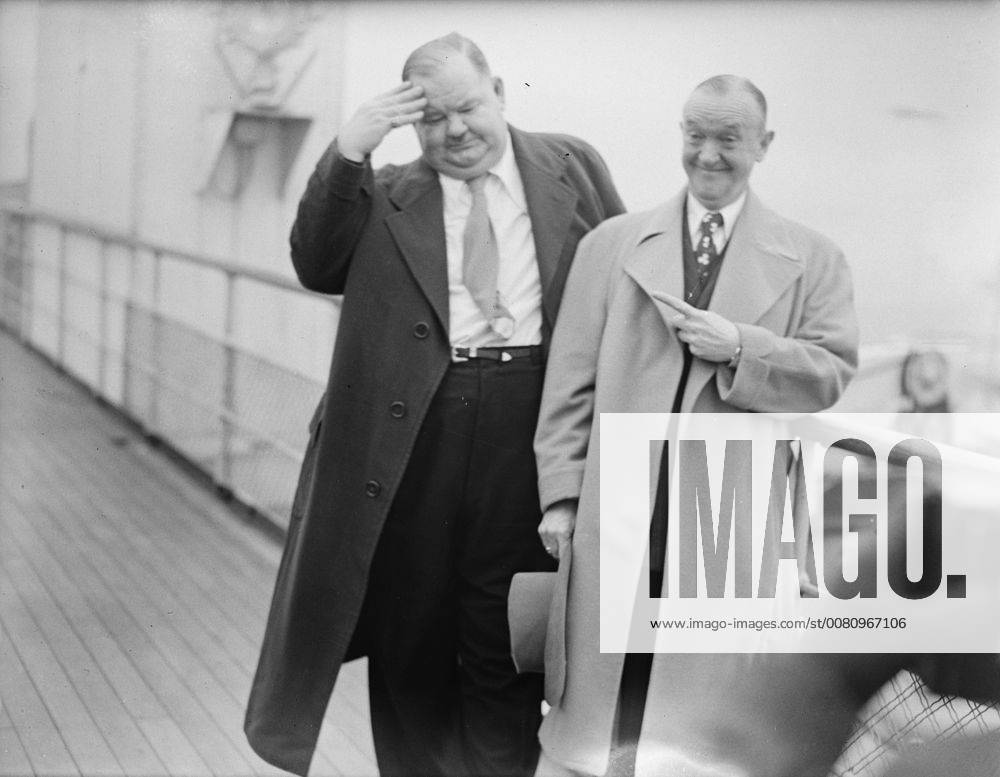 Laurel And Hardy Arrive In Britain On The Queen Elizabeth Oliver