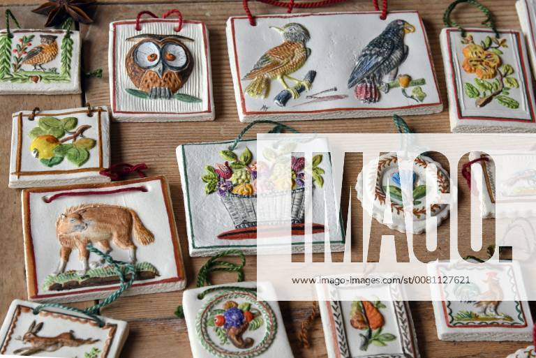 Artistically painted Springerle Christmas cookies on a Christmas market ...