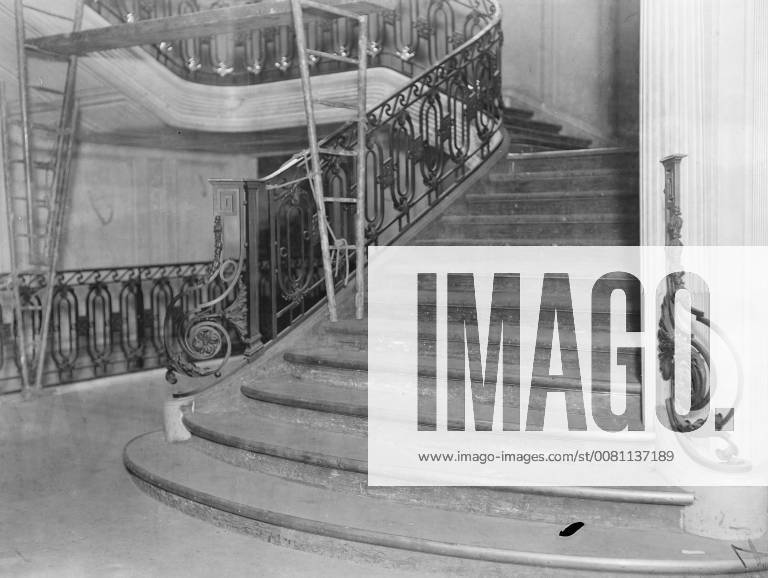The grand staircase on board the RMS Aquitania which was a Cunard Line ...