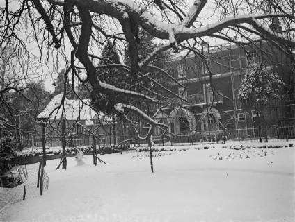 The Lion pub in Farningham, Kent . 1938, Farningham Kent United Kingdom