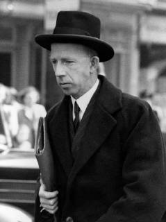 Pathologist Dr Keith Simpson at Horsham , Sussex after he had given ...