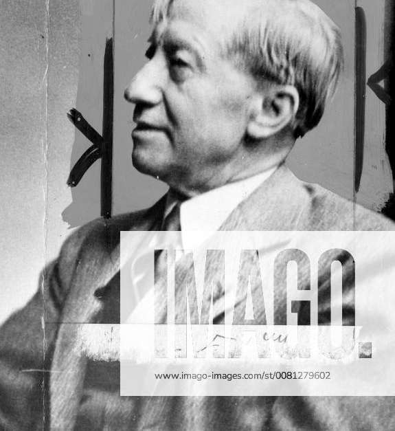 Dr Frederick Cook , explorer of a generation ago , is in Chicago to ...