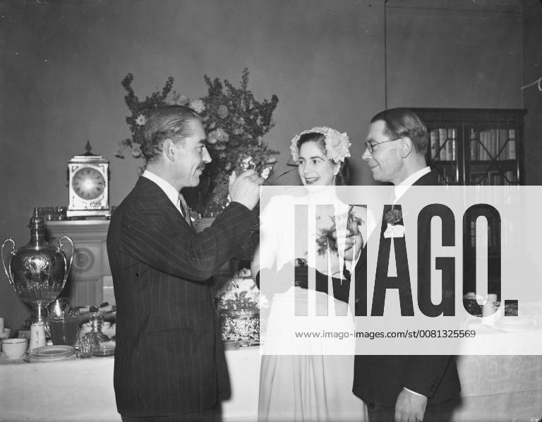 Mr Frank Phillips, BBC newsreader was married to Miss Barbara Holmes ...