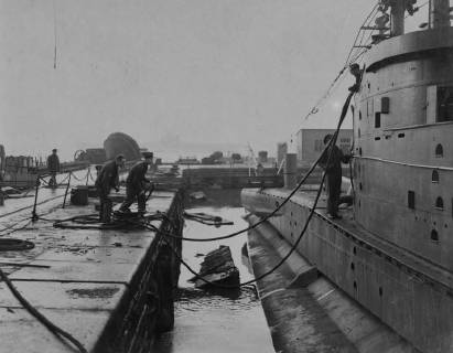 Submarine power stations Helping in coal crisis. Submarines of the home ...