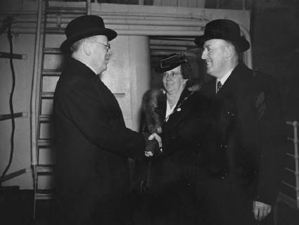 Ne Australian minister arrives. the ner Australian resident Minister in ...