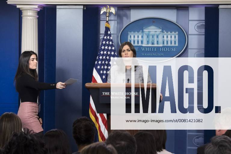 White House press aide Giovanna Coia hands a note to White House Press ...