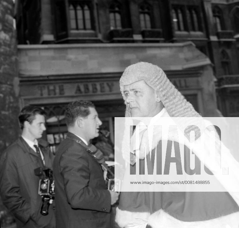 JUDGE JUSTICE SCOTT CAIRNS PORTRAIT ; 3 OCTOBER