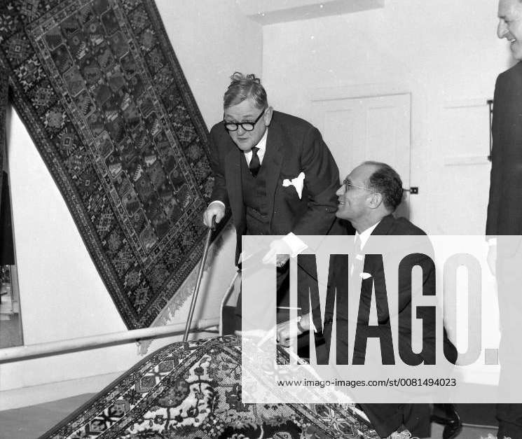 QUINTIN HOGG WITH LEON SIMONS CARPETING IN LONDON ; 7 JANUARY
