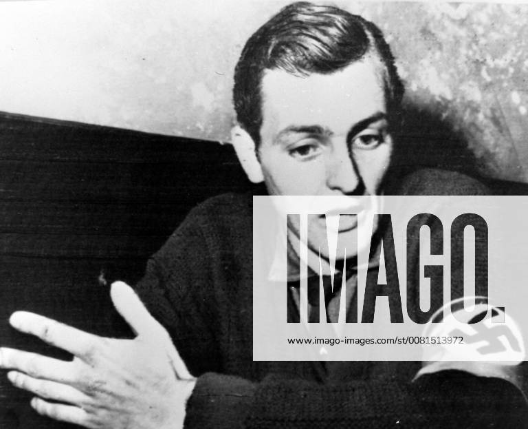 HORST ADOLF EICHMANN A H AT PRESS CONFERENCE IN BUENOS AIRES ; 2 JUNE