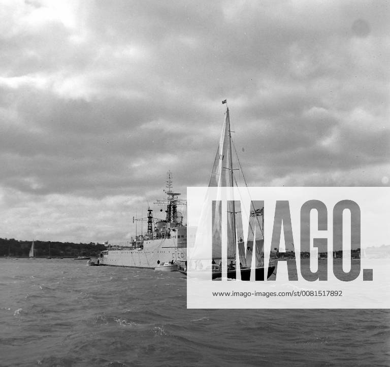 YACHTING ROYAL YACHT BLOODHOUND PASSING HMS WAKEFULL ; 1 AUGUST