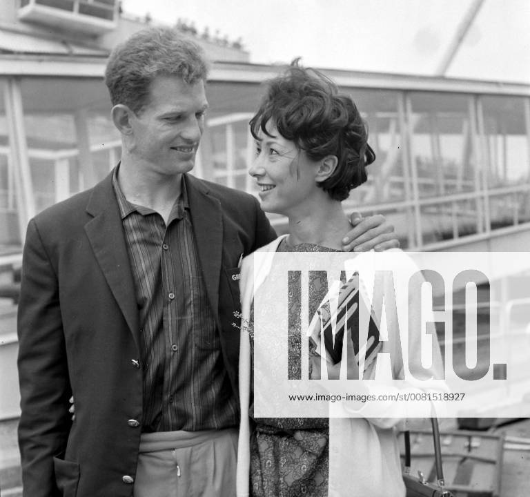 ROBBIE BRIGHTWELL WITH FIANCEE ANNE PACKER AT LONDON AIRPORT ; 21 AUGUST