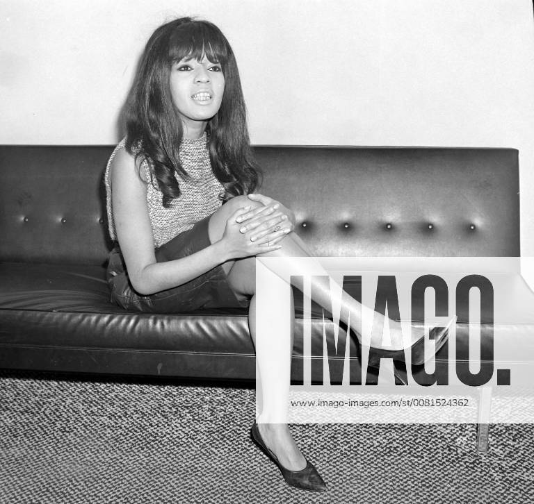 Estelle Bennett The Ronettes: Ronnie Spector, Estelle Bennett, And