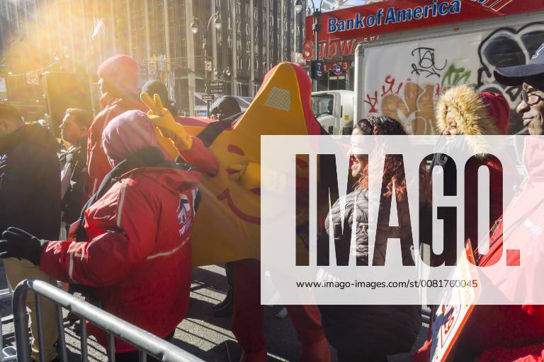 Carl s Jr. enters the New York market The Carl s Jr. mascot entertains ...