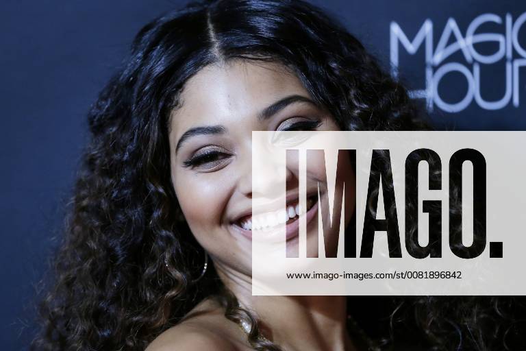 2018 SI Swimsuit cover girl Danielle Harrington arrives on the red ...