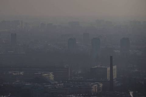 Smog in Warsaw File photo. 8th January 2017, Warsaw, Poland. Heavy smog ...