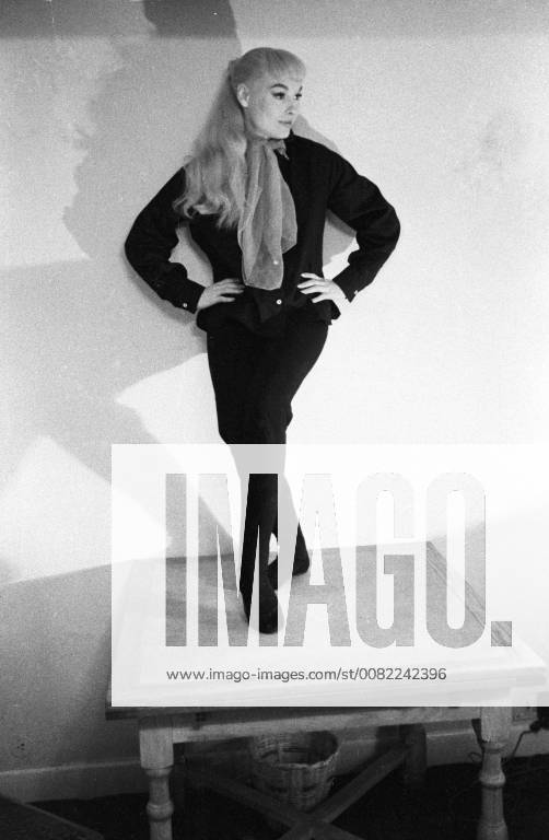 Lee Sharon, American burlesque dancer in London in 1955, United Kingdom