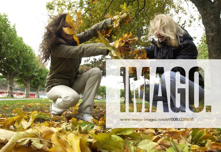 Bianca Barth and Katharina Hoff v l enjoy the autumnal weather on ...