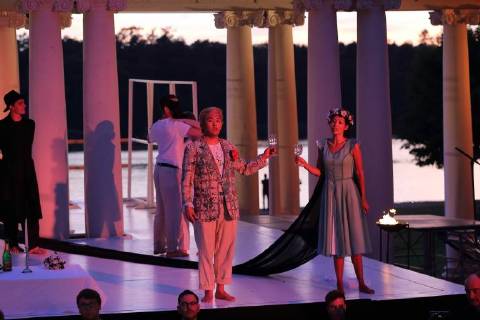 Jaeil Kim as Ferrando and Cathy Di Zhang as Fiordiligi during the photo ...