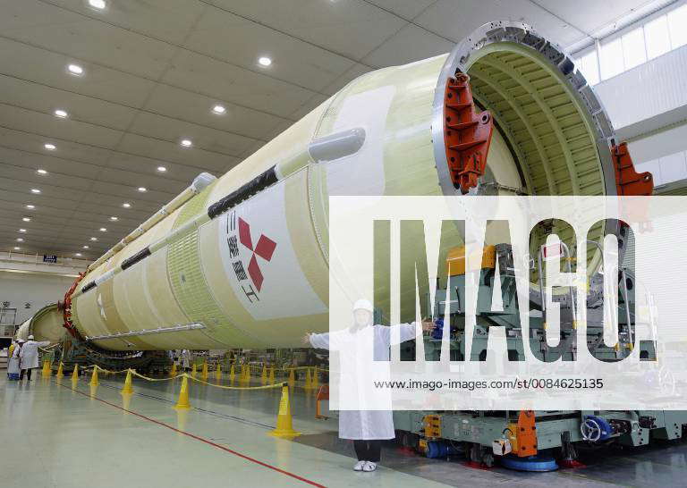H-2B rocket Mitsubishi Heavy Industries Ltd. unveils the fuselage of an ...