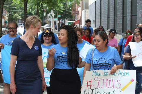 USA: Cynthia Nixon visits Corona public schools Gubernatorial candidate ...