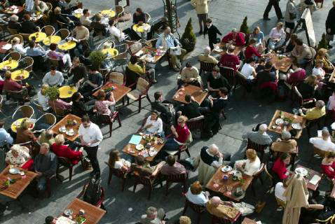 BRU92 - - ANTWERP, BELGIUM : Illustration picture shows a bus stop at ...