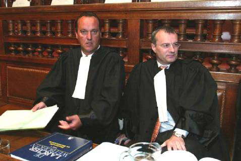 BRU31 - - ANTWERP, BELGIUM: Lawyers Bart De Geest and Hans Rieder ...