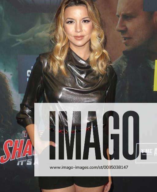 Masiela Lusha bei der The Last Sharknado: It s About Time Filmpremiere ...