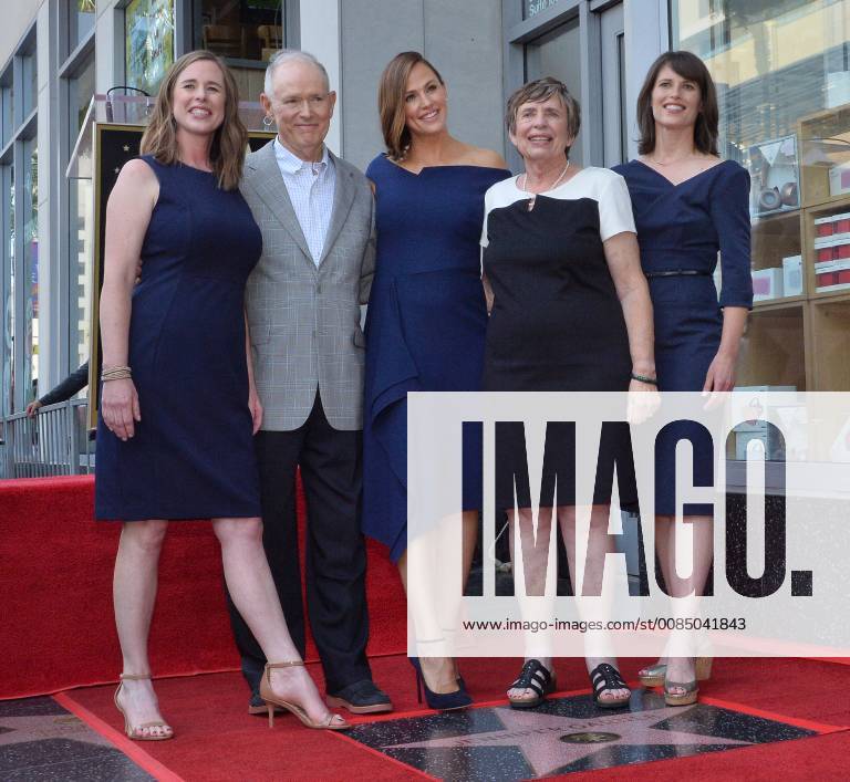 Actress Jennifer Garner is joined by her sisters Susannah Kay Garner ...