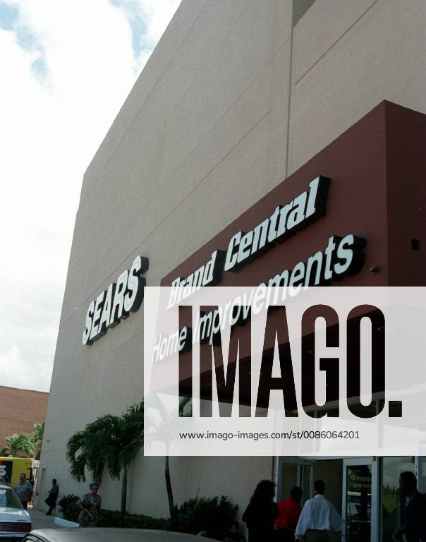 August 9 1996 San Juan PUR Pur 08 09 96 SAN JUAN INAUGURATION OF NEW SEARS BRAND CENTRAL LOCAL IN