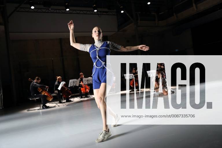 Lisa Rykena and Jahra Rager Wasasala v l during the photo rehearsal for ...