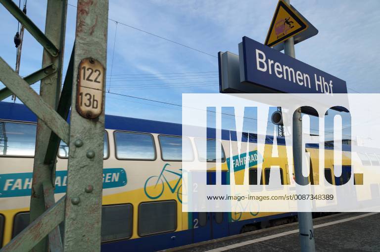 A train operated by Metronom Eisenbahngesellschaft of Lower Saxony at ...