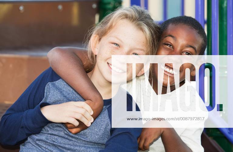 Happy young friends sitting together model released Symbolfoto Y