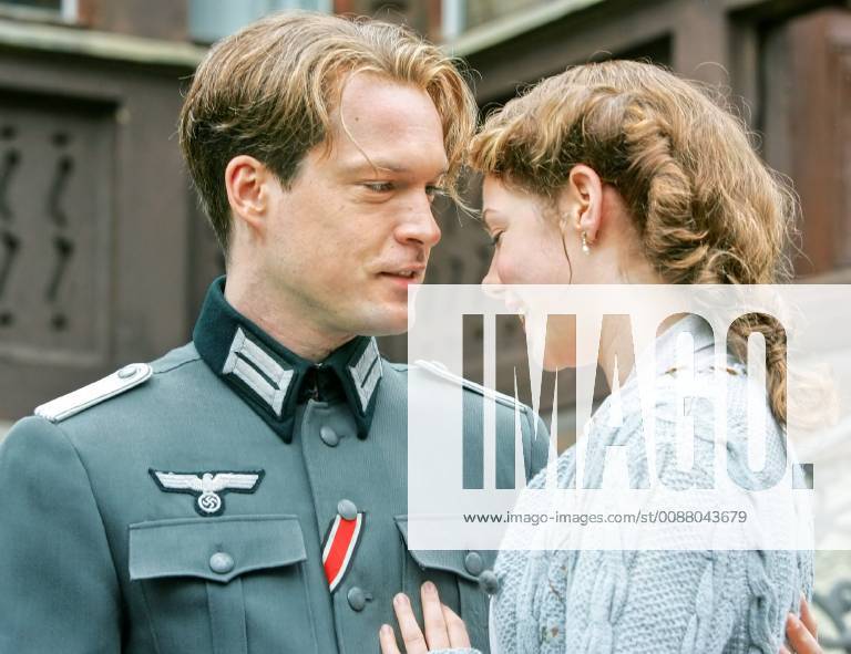 The British actor John Light as pilot Robert