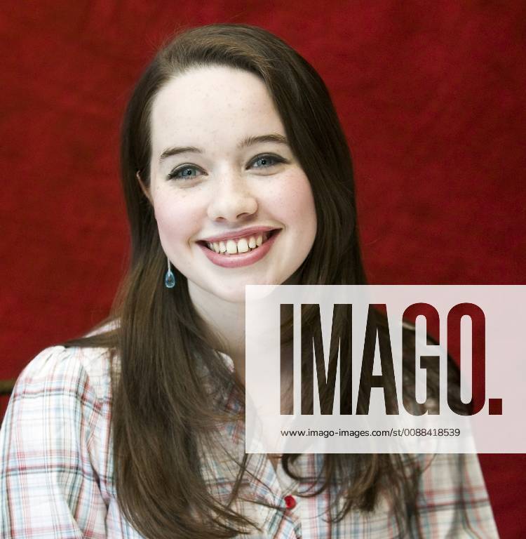 Anna Popplewell Eyes