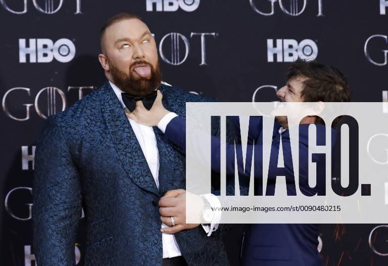 Hafthor Julius Bjornsson and Pedro Pascal arrive on the red carpet at ...