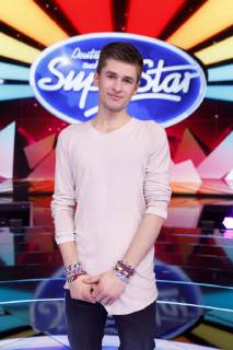 Taylor Luc Jacobs in the second live motto show of the 16 season of the ...