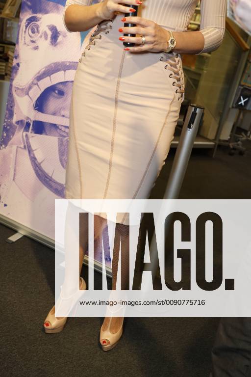 Verona Pooth Book presentation Signing hour Take it all Give it a lot ...