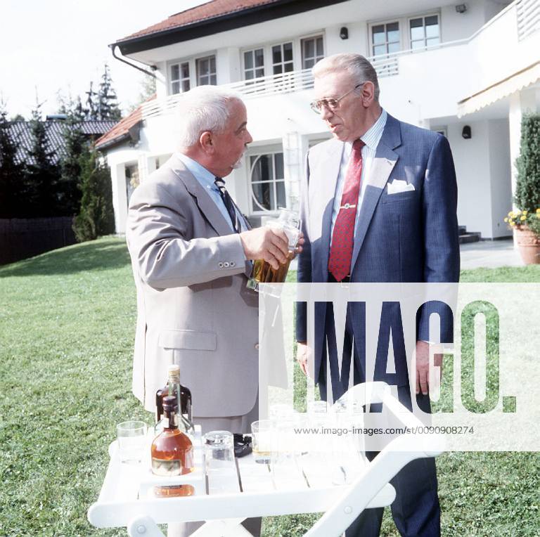 DERRICK Mann im Regen Die Hausangestellte der Brüder Hans und Luis ...