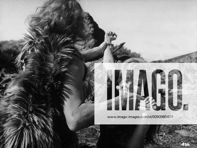 ONE MILLION YEARS B.C. UK 1966 Don Chaffey The Fight between RAQUEL ...