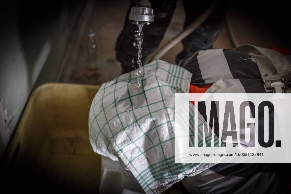 Symbolfoto Waterboarding Torture method of simulated drowning The ...