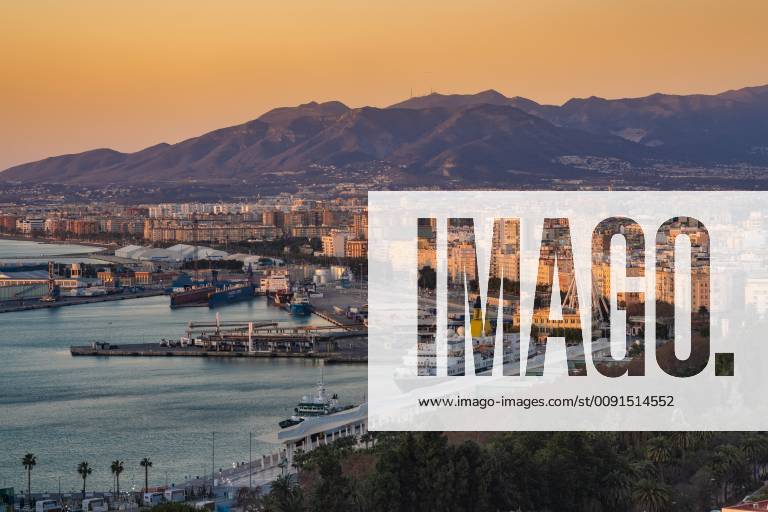Spain, Malaga, view over the harbour by sunrise