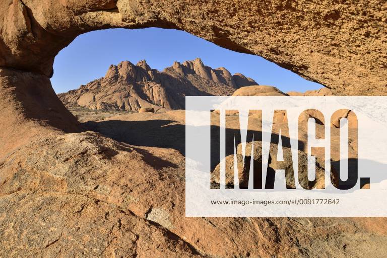Rock Arc and Pontok Mountains, Spitzkoppe, Grootspitzkop, Erongo ...