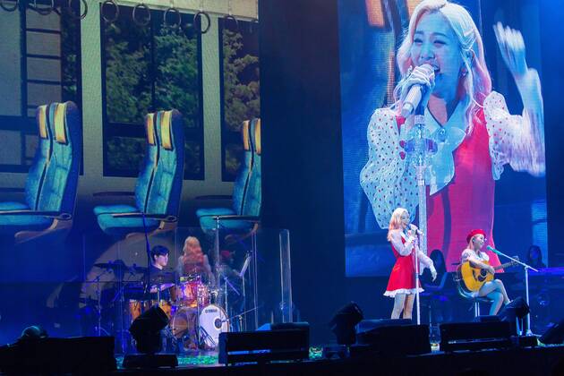 Ahn Ji-young and Woo Ji-yoon of South Korean duo Bolbbalgan4 perform ...