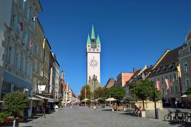 Straubing is an independent city in the administrative district of ...