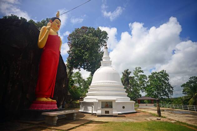 Yatagala Raja Maha Viharaya Buddhist temple, Unawatuna, Sri Lanka ...