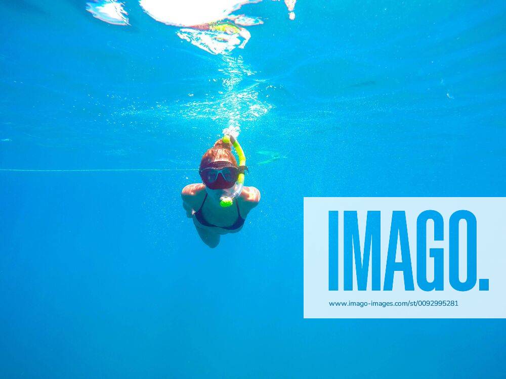 Woman snorkeling,model released, Symbolfoto Y