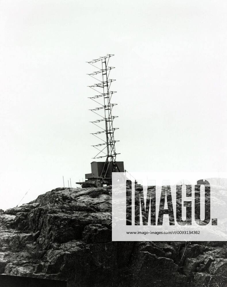 SCR-270 Radar American SCR-270 Radar, one of the first early-warning ...