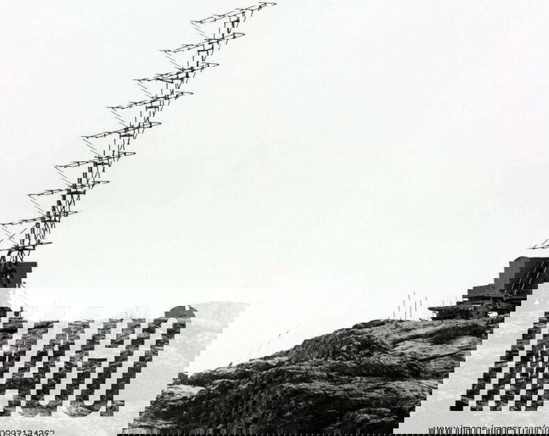 SCR-270 Radar American SCR-270 Radar, one of the first early-warning ...