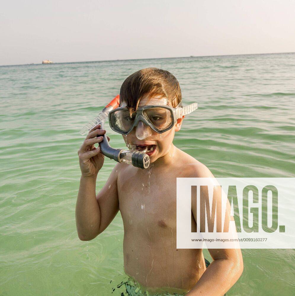 Young boy starts snorkeling,model released, Symbolfoto