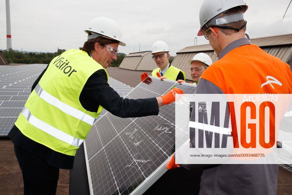 Gent s Mayor Mathias De Clercq, CD&V s Sam De Smedt, acting East ...